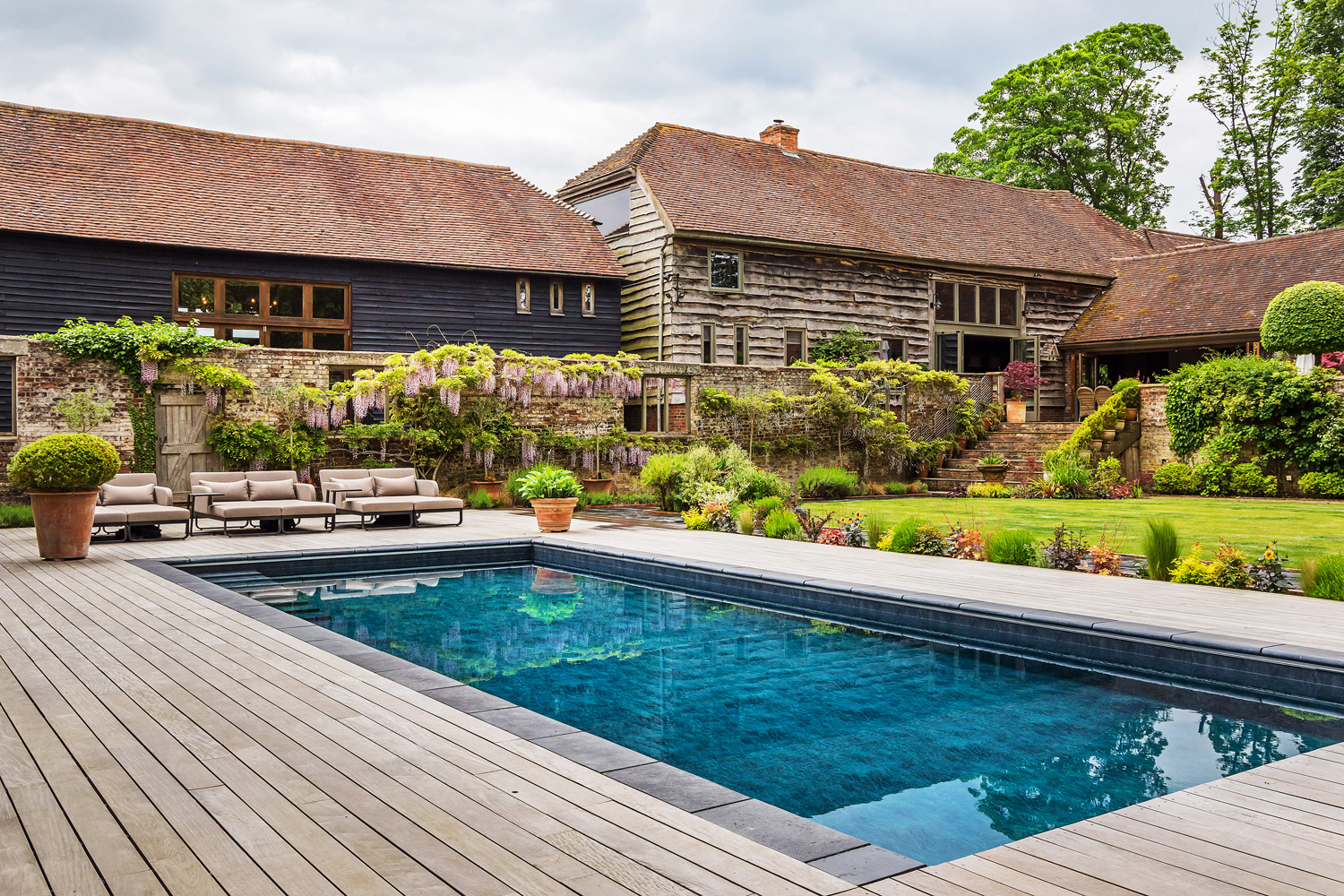 Large barn conversion in Surrey hire film location or photoshoot ...