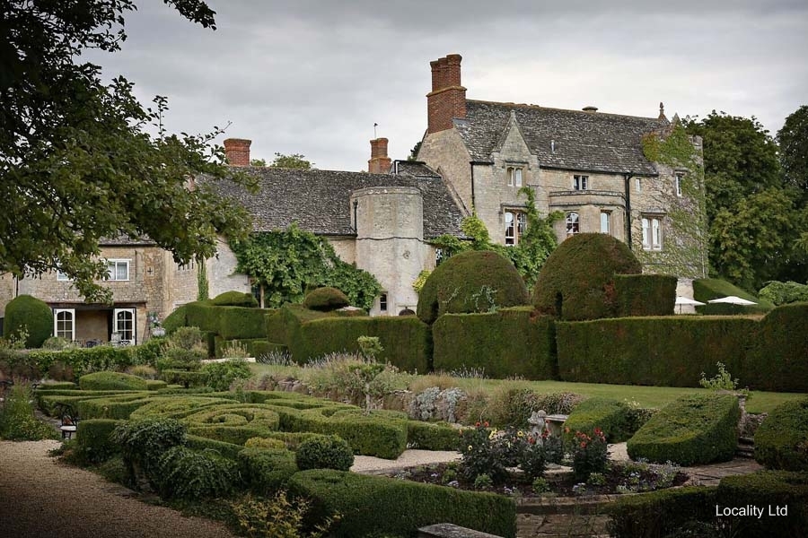 11th century manor house in 12 acres of mature gardens (Bicester ...