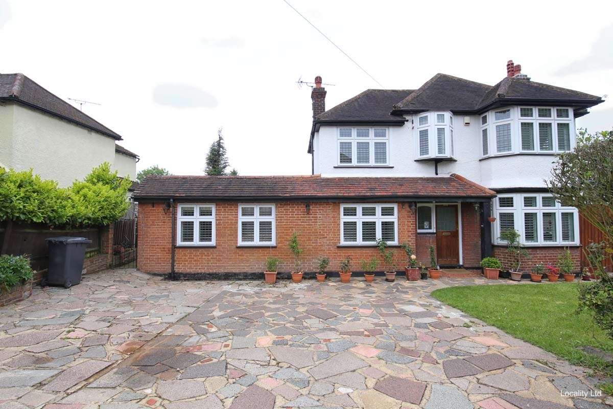 Detached corner house (Croydon, London) | Locality Online