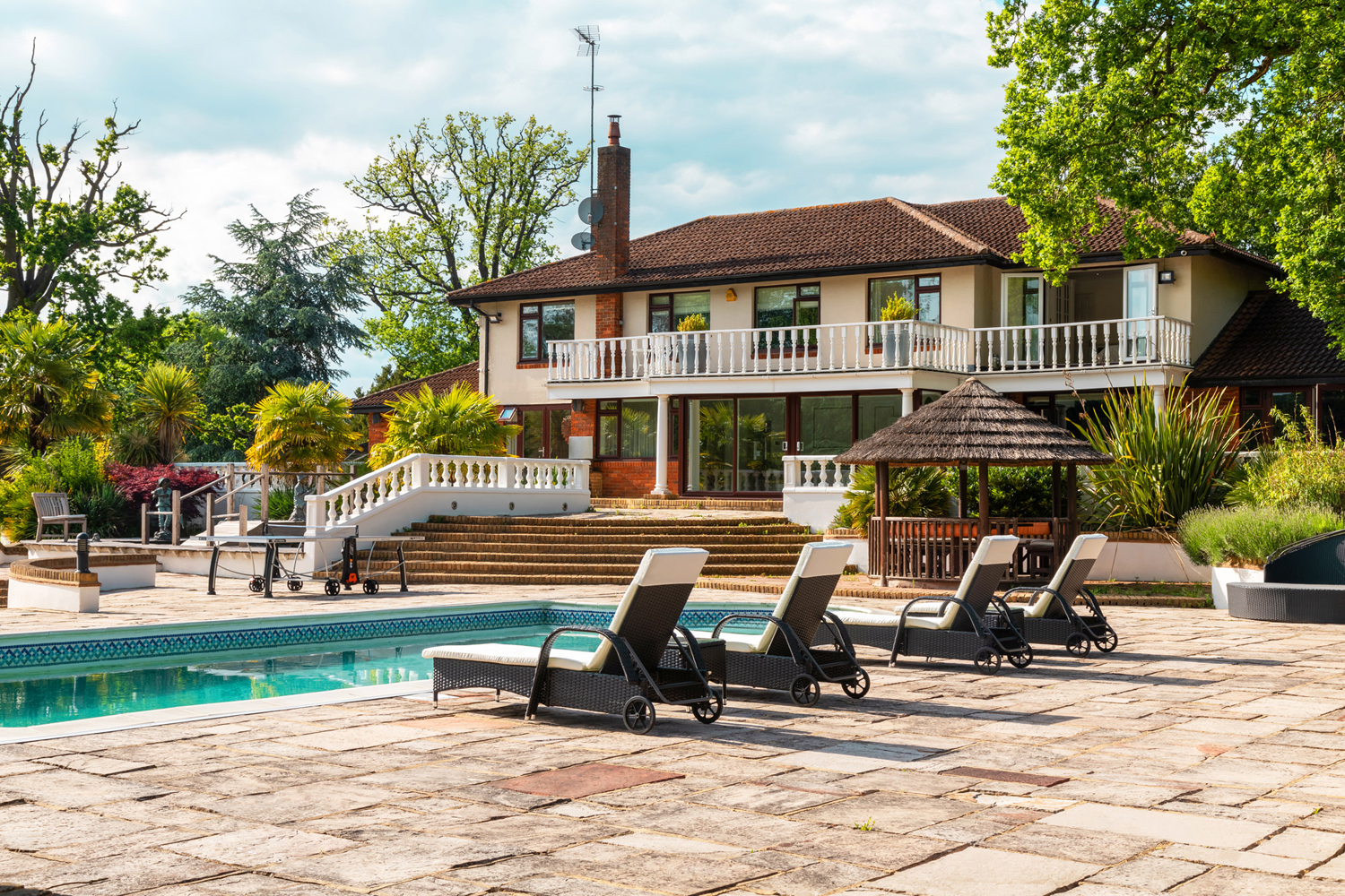 Stunning Mansion With Outdoor Pool For Film And Photoshoot Hire
