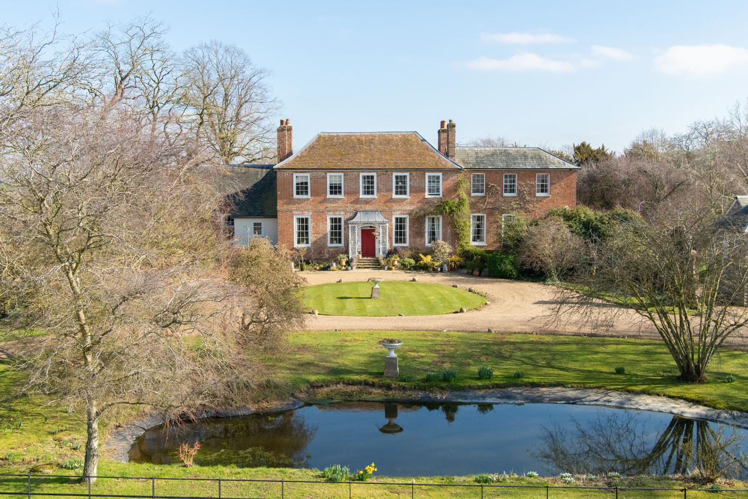 Pretty Georgian house and outbuildings for film, shoot location hire ...